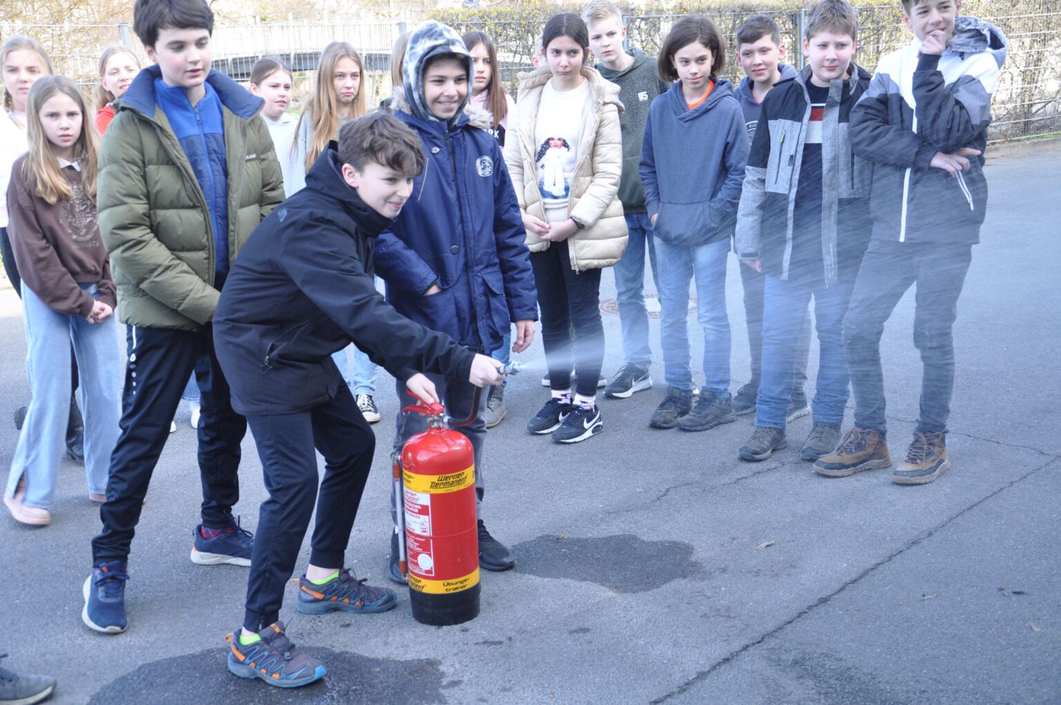 Klasse des Matthias-Grünewald-Gymnasiums zu Besuch – Freiwillige Feuerwehr Tauberbischofsheim